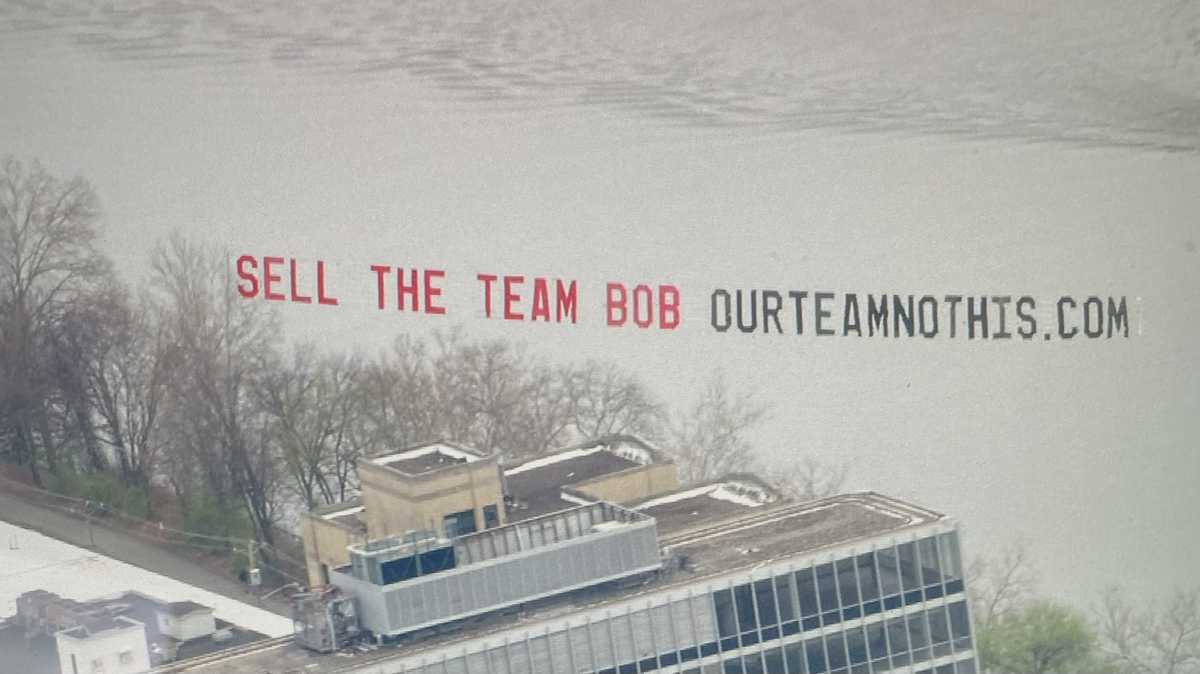 Pirates fan angst: 'Sell The Team' banner flies over PNC Park