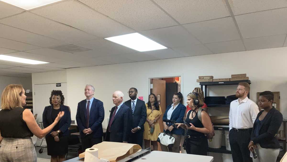 Senators tour Brooklyn to see supports to help with trauma
