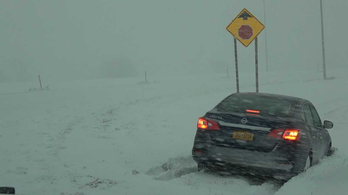 Winter storm causes flight cancellations, road closures in Midwest