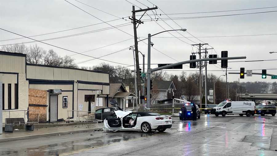 3 injured as vehicle fleeing from Kansas City police hits second car