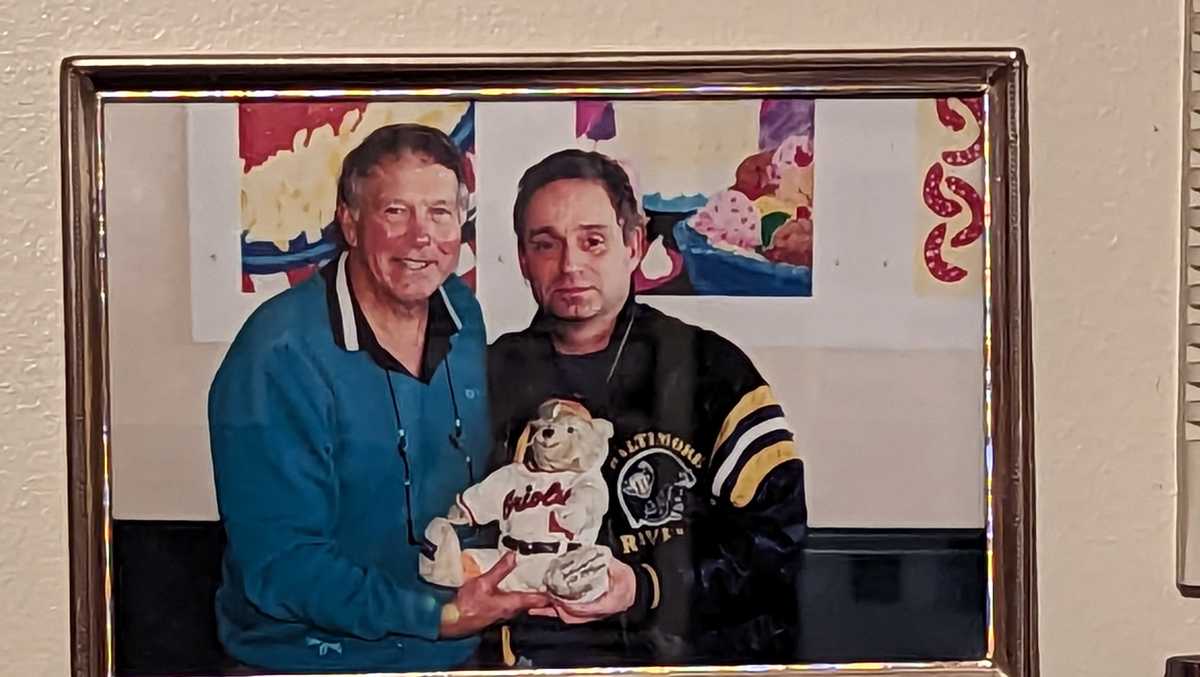 Fans remember Orioles legend Brooks Robinson through photos