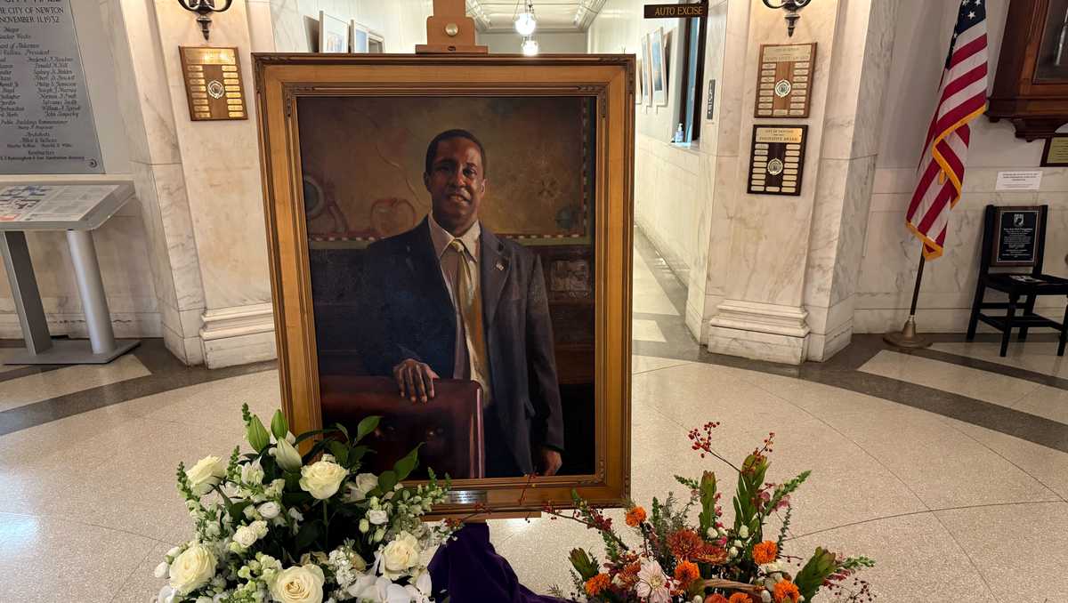 Family, Massachsuetts politicians, constituents mourn Newton Mayor ...