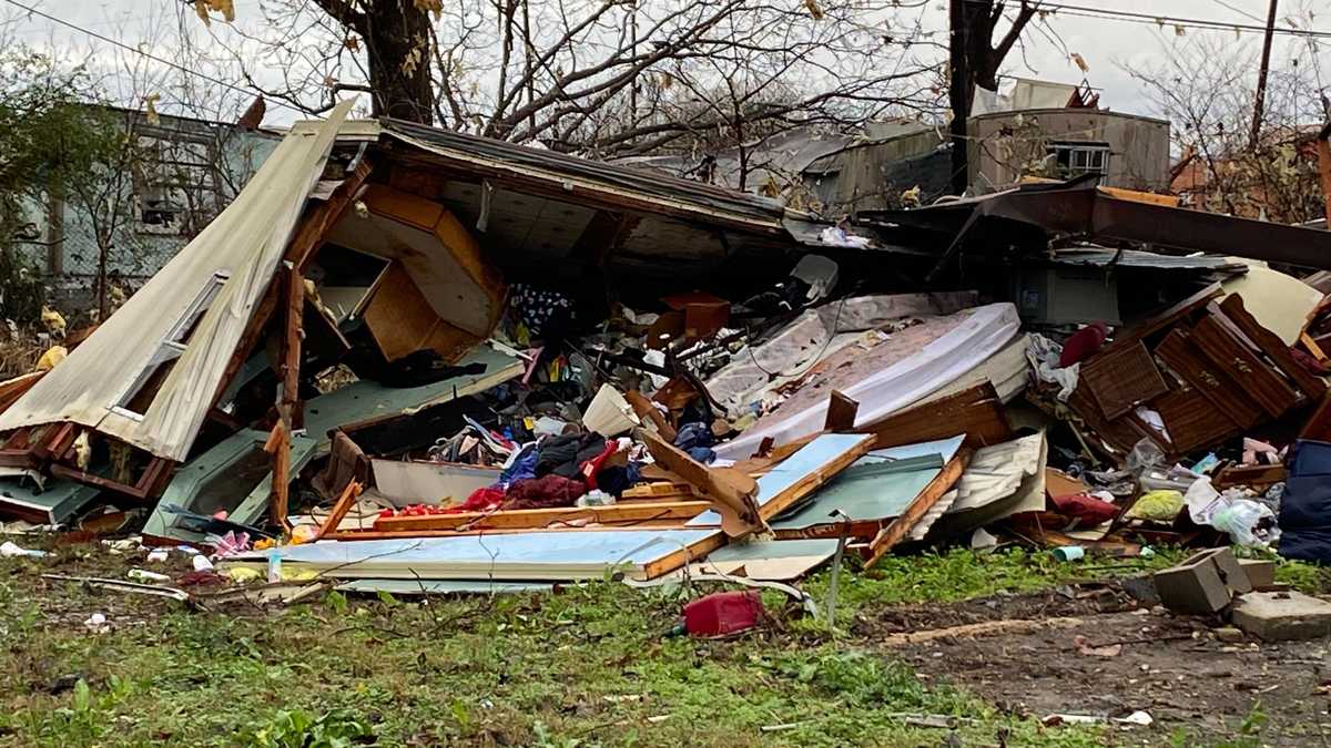 'It looks like a tornado to me:' 2 injured, several homes damaged in ...