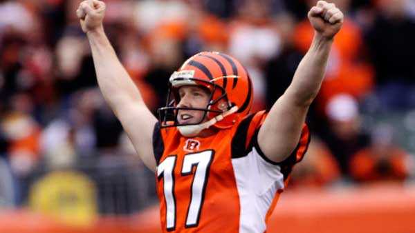 Cincinnati signs Shayne Graham for a day so he can retire a Bengal