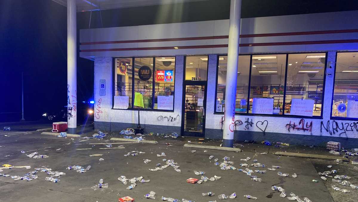South Carolina: Store where boy was shot by owner is vandalized