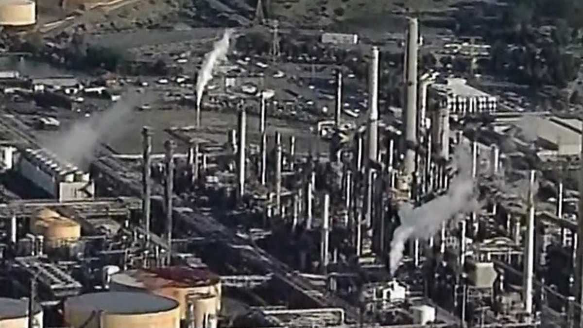 Flaring reported at NorCal Shell oil refinery