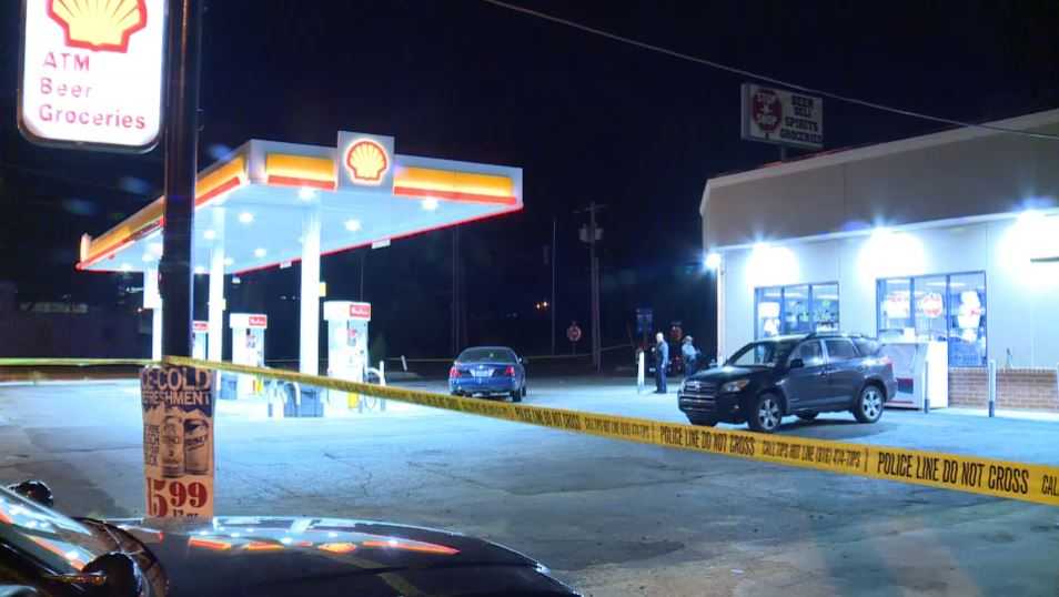 Kc Police Officer Interrupts Robbery At Gas Station