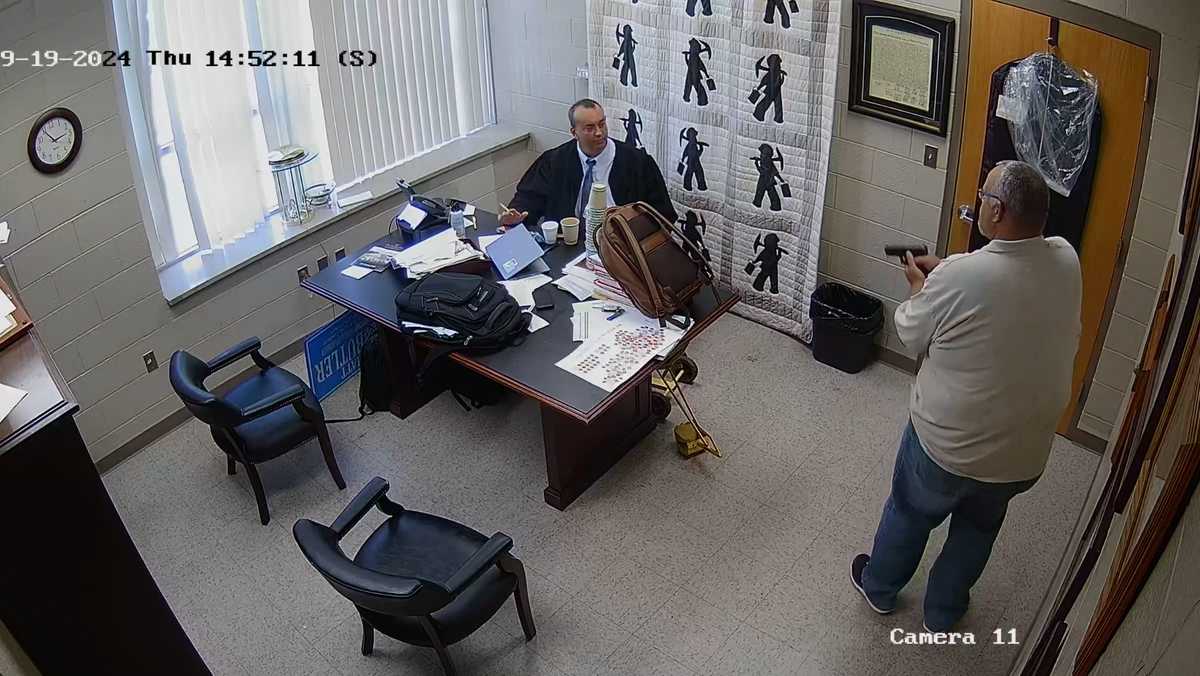 Video: Moments leading up to Kentucky judge being shot by sheriff
