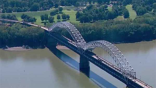 Westbound lane closed on top deck of Sherman Minton for repair