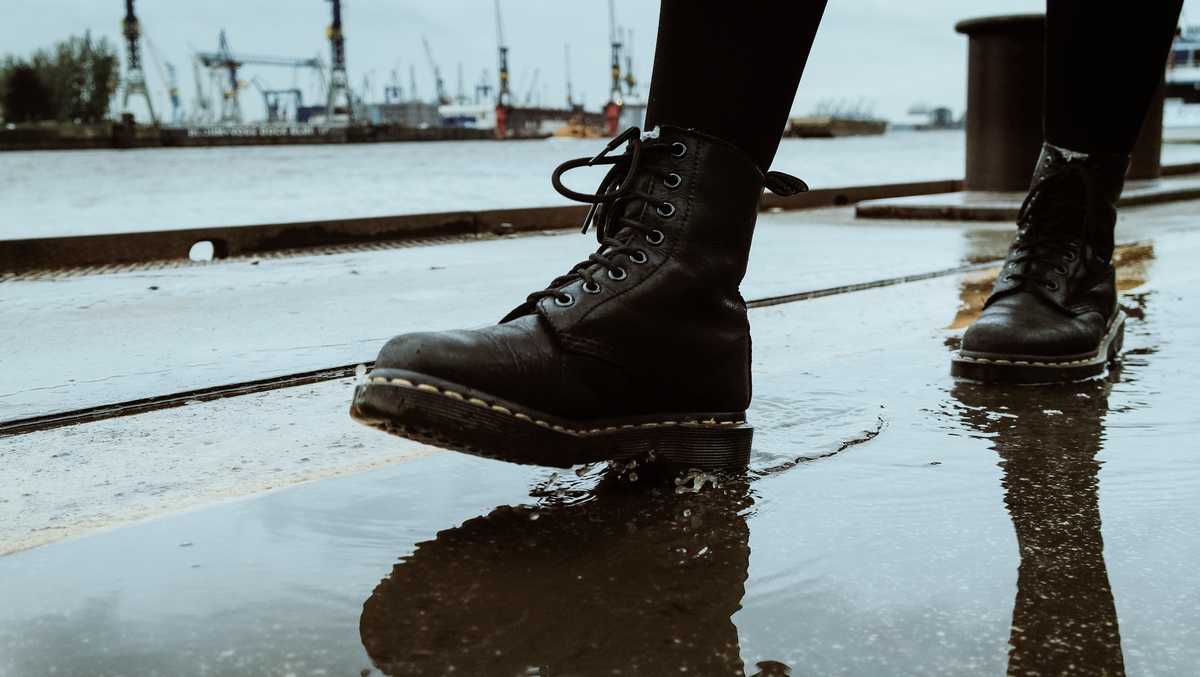 Police Mans Plan To Take Upskirt Videos Thwarted When Shoe Camera