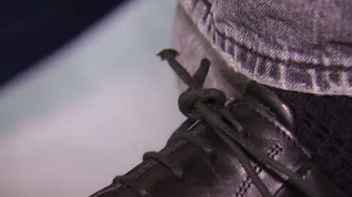 Scientists explain why shoelaces come untied Scientists explain why shoelaces come untied