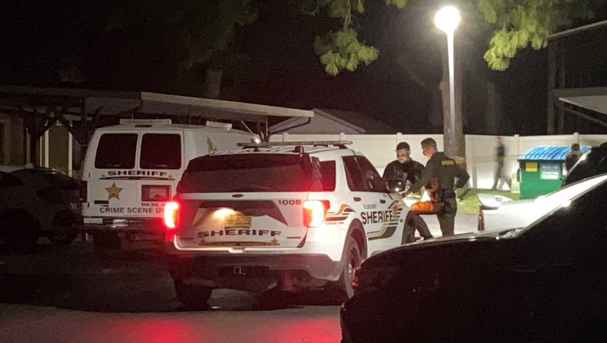 Suspect hospitalized after being shot by Florida deputy