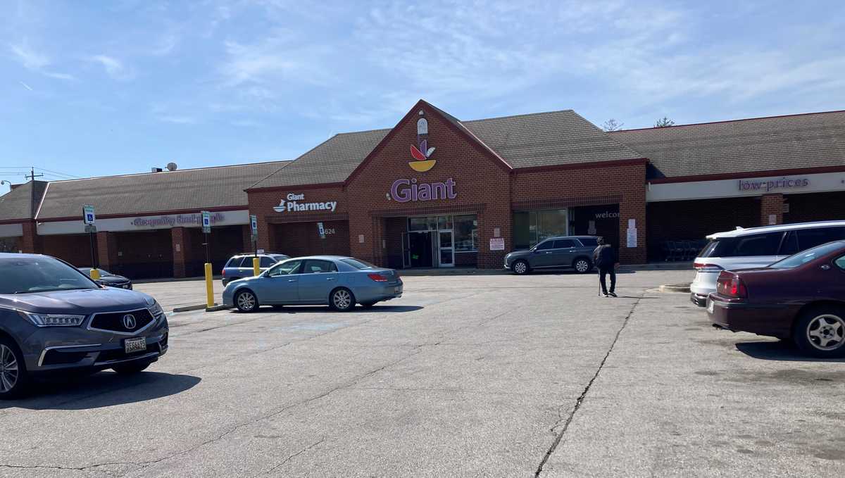 Giant set to close grocery store, re-open another