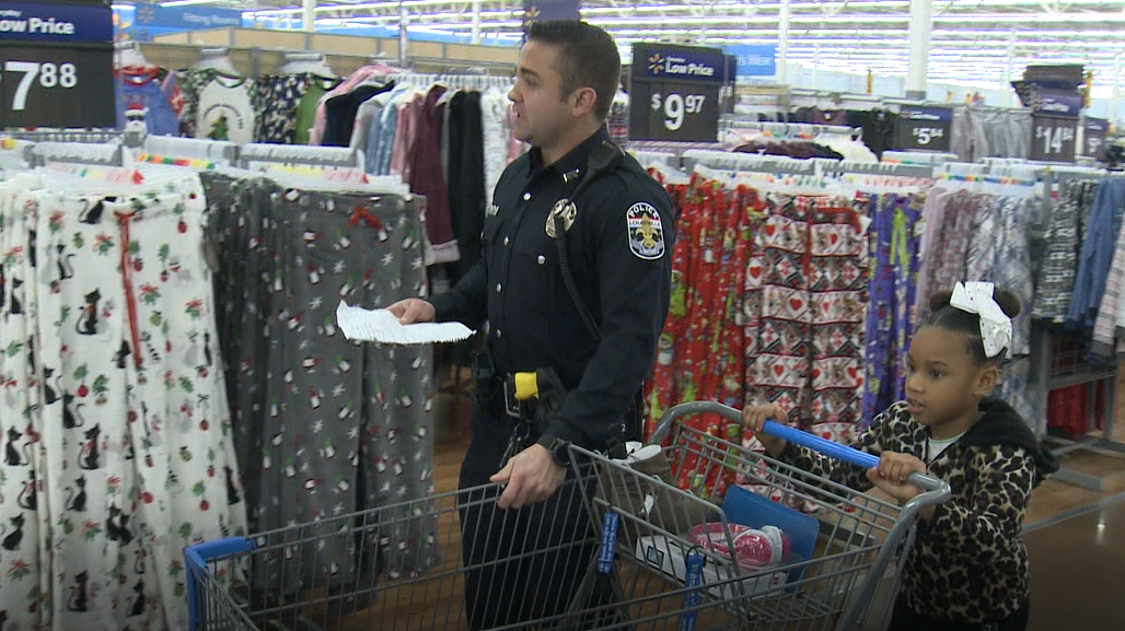 Police officers take kids on shopping spree