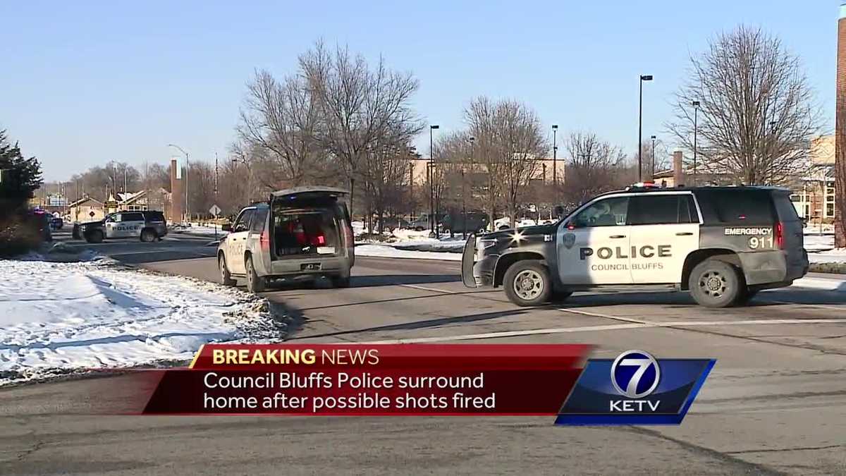 Council Bluffs police surround home in standoff