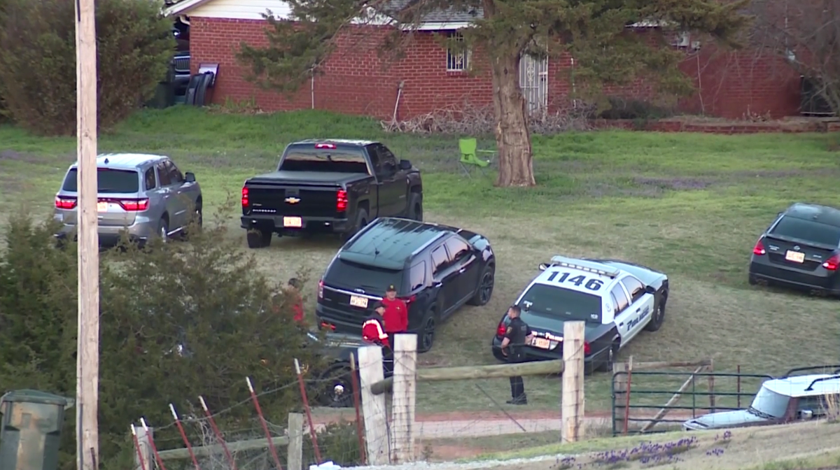 Man dies of apparent self-inflicted gunshot wound after hourslong ...