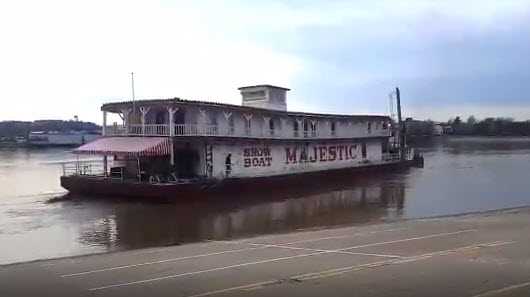 Cincinnati says 'bon voyage' to historic Showboat Majestic