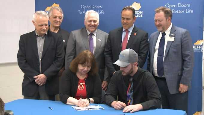 JCTC hosts signing day for grads