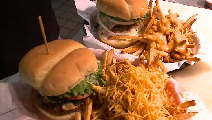 Bellevue restaurant falling on hard times takes to social media ...