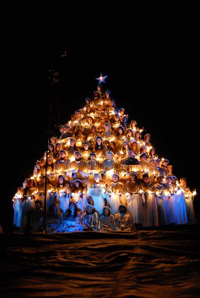 Singing Christmas tree returning to Belhaven University