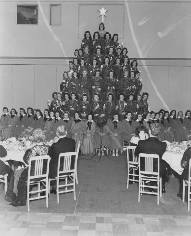 Singing Christmas tree returning to Belhaven University