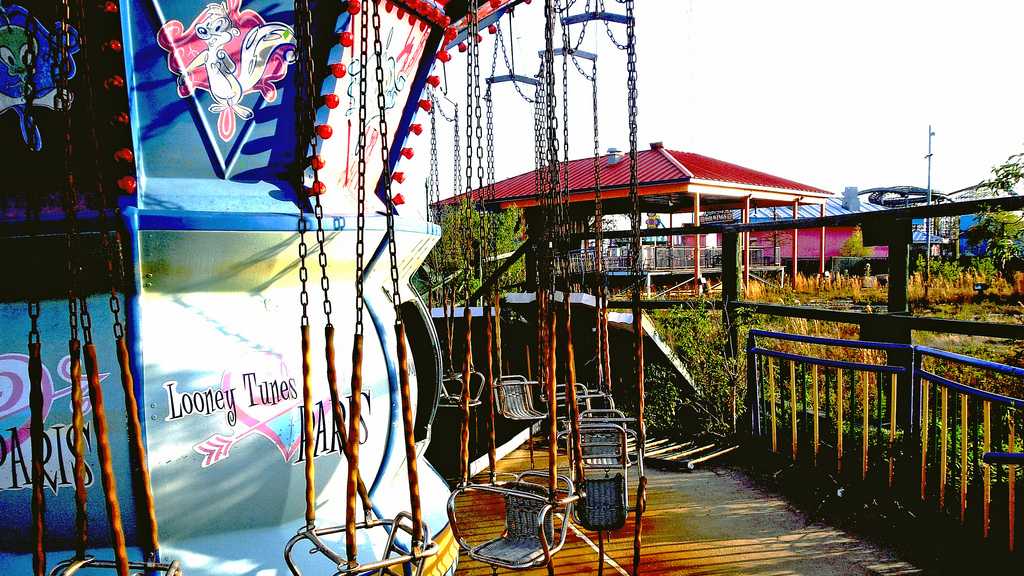 Spooky abandoned amusement parks around the world