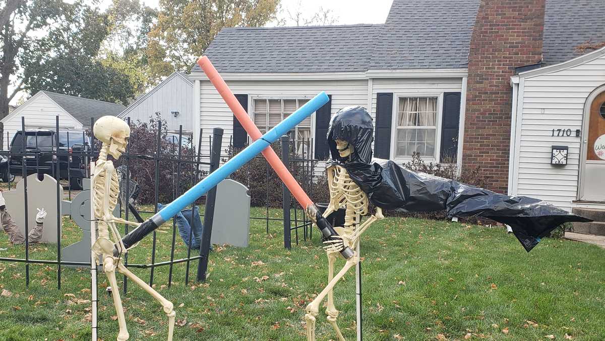 Spooky scene at Iowa Halloween display changes daily