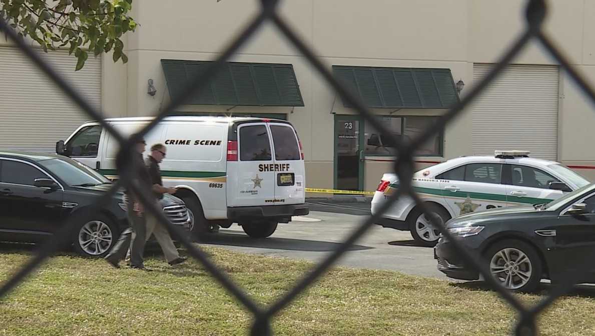 ATM repairman attacked by robber with sledgehammer