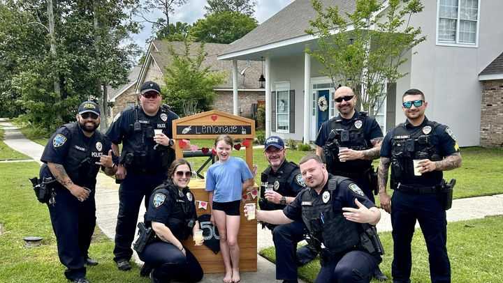 Slidell Police stop by a local lemonade stand while patrolling