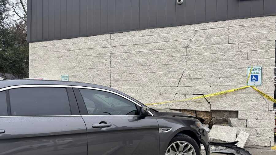 Slidell driver crashes into Dollar General