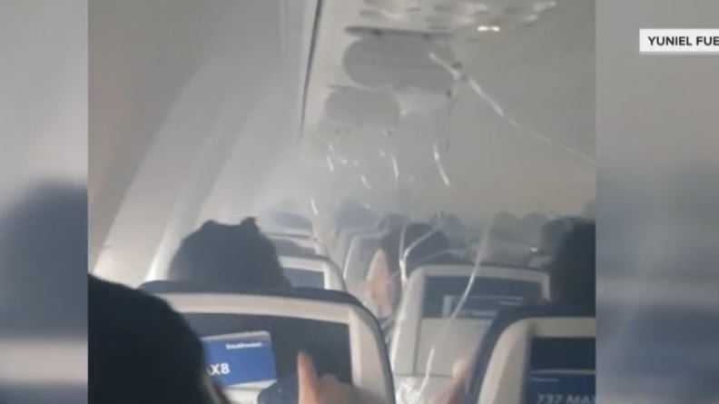 Florida-bound plane fills with smoke after engine fire