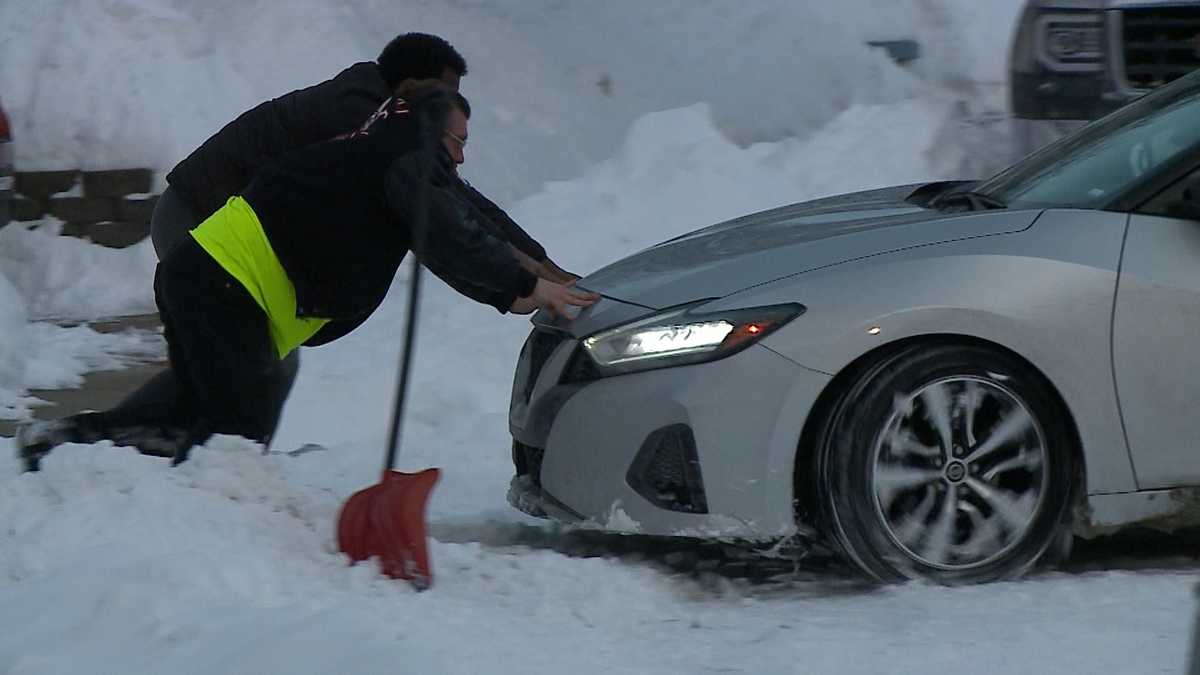 'Never seen that much snow,' Neighbors digging out on side streets ...