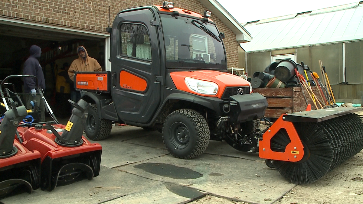 Local crews prepare for weekend snow
