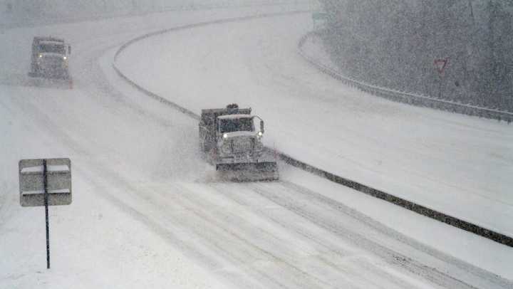 Dangerous winter storm slams East Coast with snow, thunderstorms