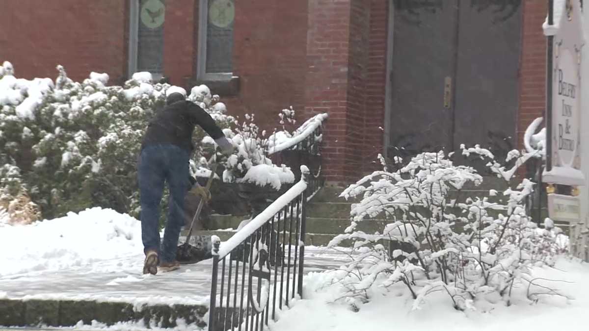 Friday flakes: Snow falls in parts of Massachusetts