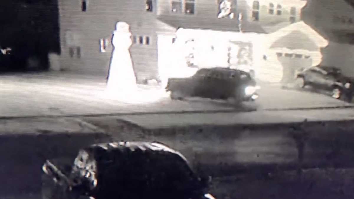 'Grinch' caught on camera plowing through yard, destroying Christmas ...