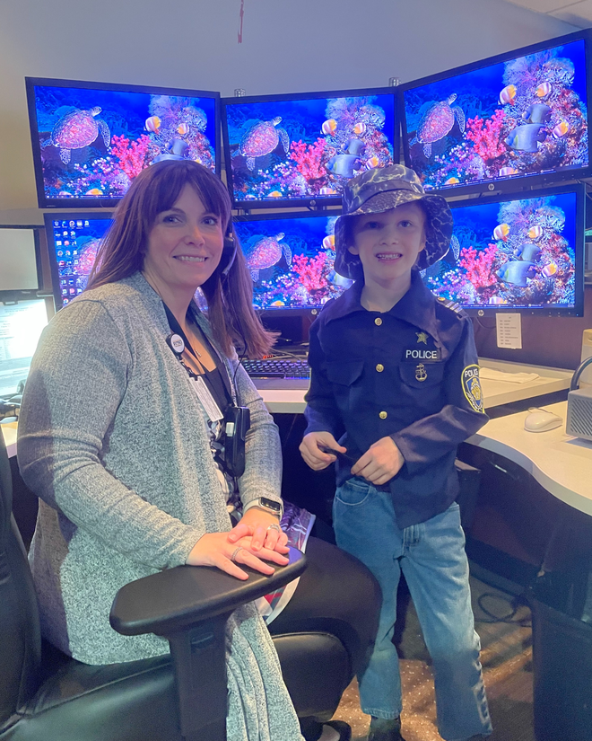 Gingerbread jailhouse: Boy gifted tour of sheriff's office