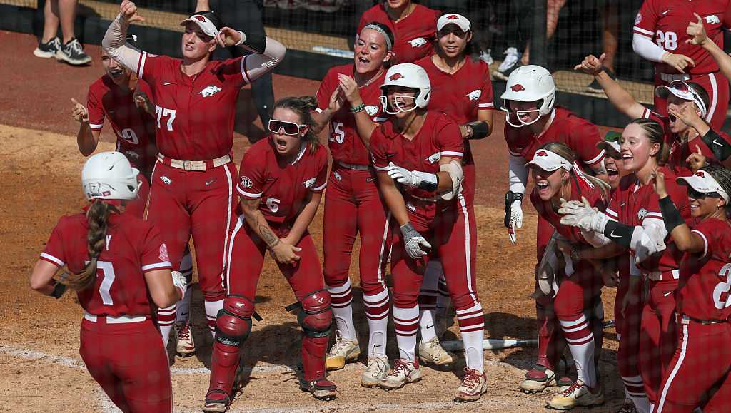 Razorbacks advance to NCAA Super Regionals