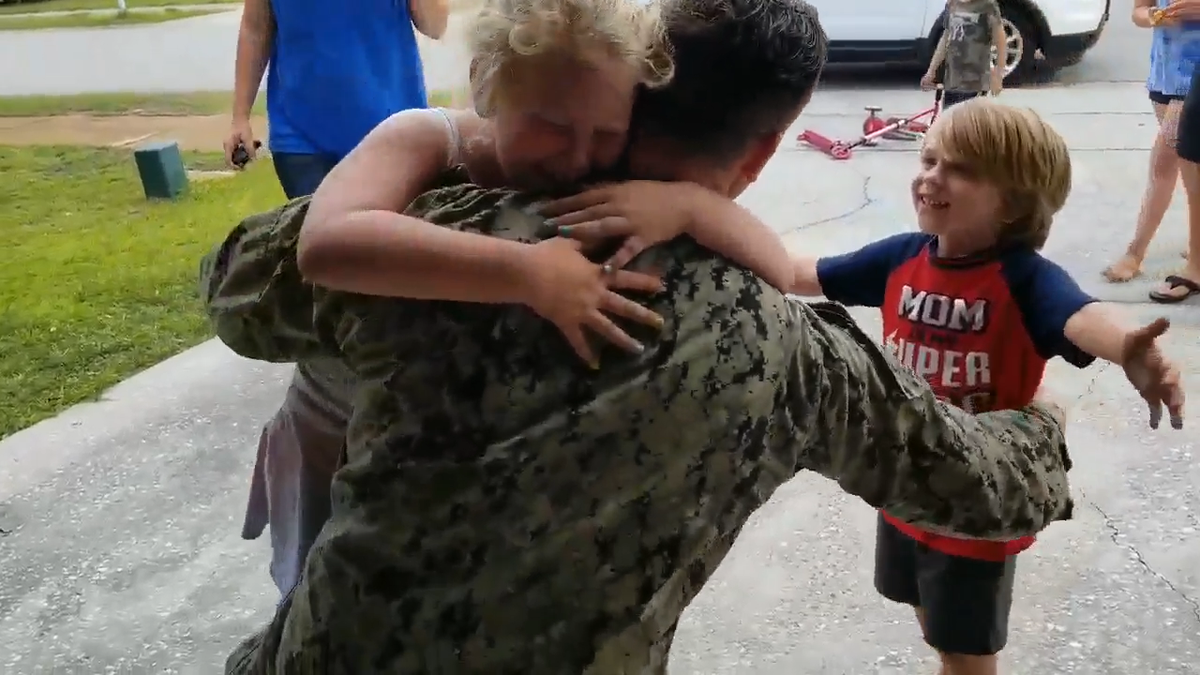 Soldier surprises kids with early homecoming in Oviedo