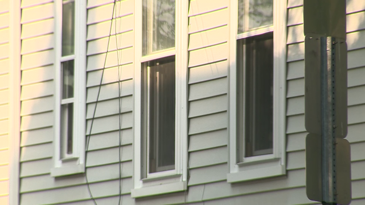 Police warn about man breaking in through 1st-floor windows