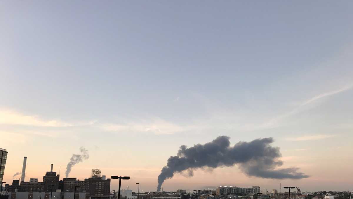 PHOTOS: Crews battle 4-alarm south Baltimore fire