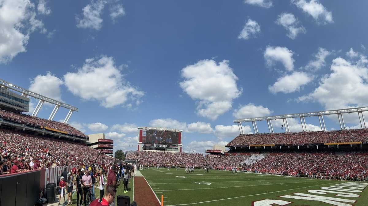 No. 1 Georgia dominates South Carolina, 48-7