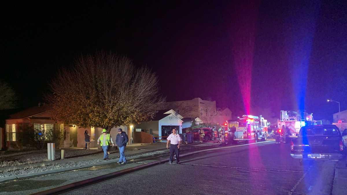 Fire crews extinguish fire in southwest Albuquerque