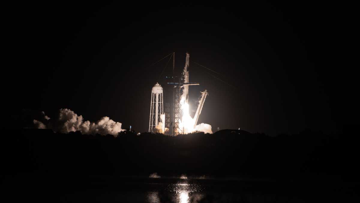Jupiter man travels to watch space launch — again
