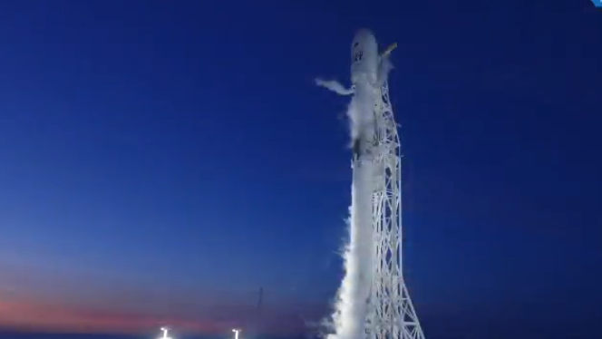 Alien or SpaceX Launch? The internet wasn’t sure for a bit