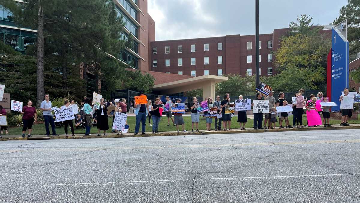 'Medical freedom' rally outside Upstate hospital protests vaccine mandates
