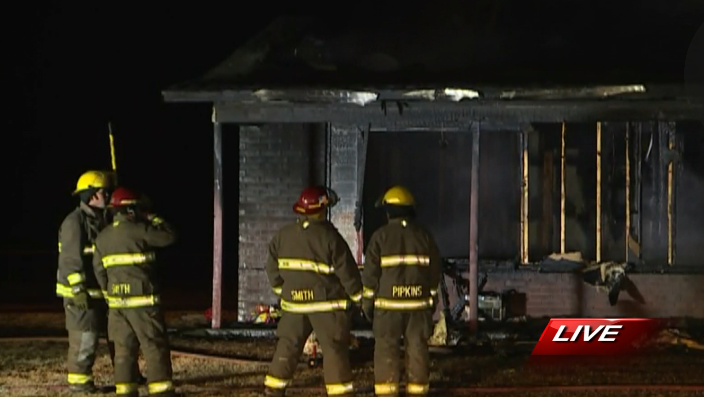 Early morning house fire destroys home in Spiro