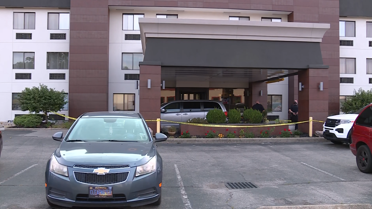 Police: Employee killed in shooting at hotel in Springdale