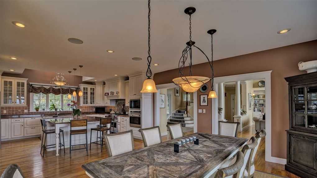 Mansion Monday: Sprawling Springfield home with gorgeous mountain views