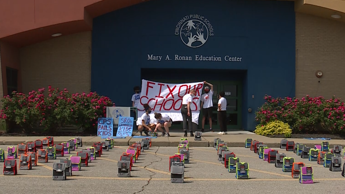Group protests school resource officers, zero tolerance policies at CPS
